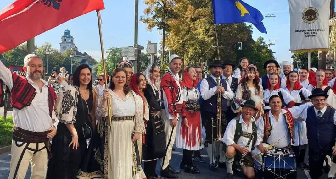 Kultura dhe veshjet tradicionale shqiptare prezantohen për herë të parë ...